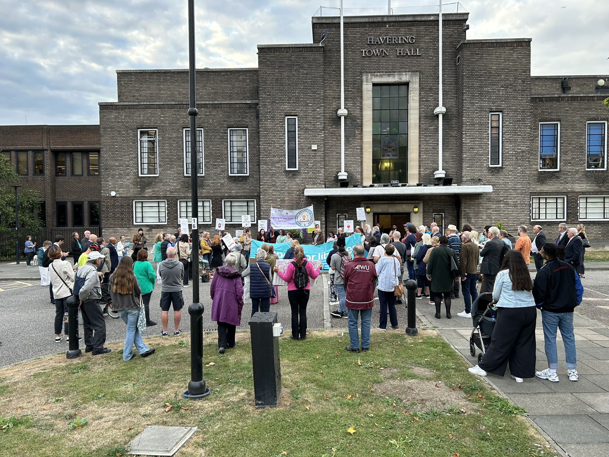 Havering branch and local residents rally to save threatened libraries ...